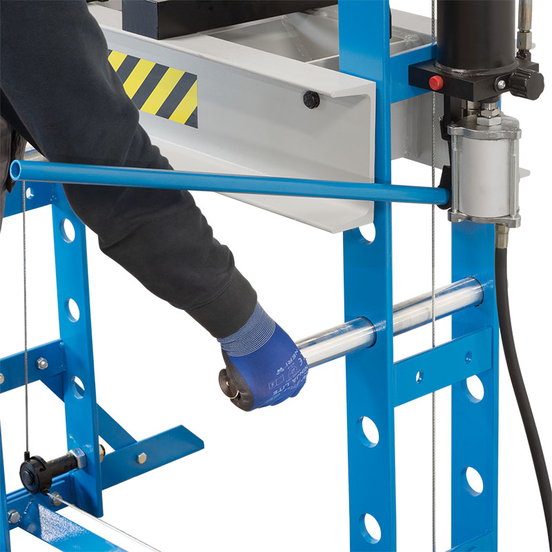HYDRAULIC SHOP PRESS WITH MANUAL PNEUMATIC CONTROL - P001/45 ...